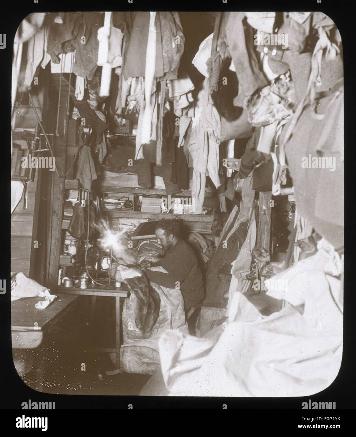 Early 20th century antarctic explorer hi-res stock photography and ...