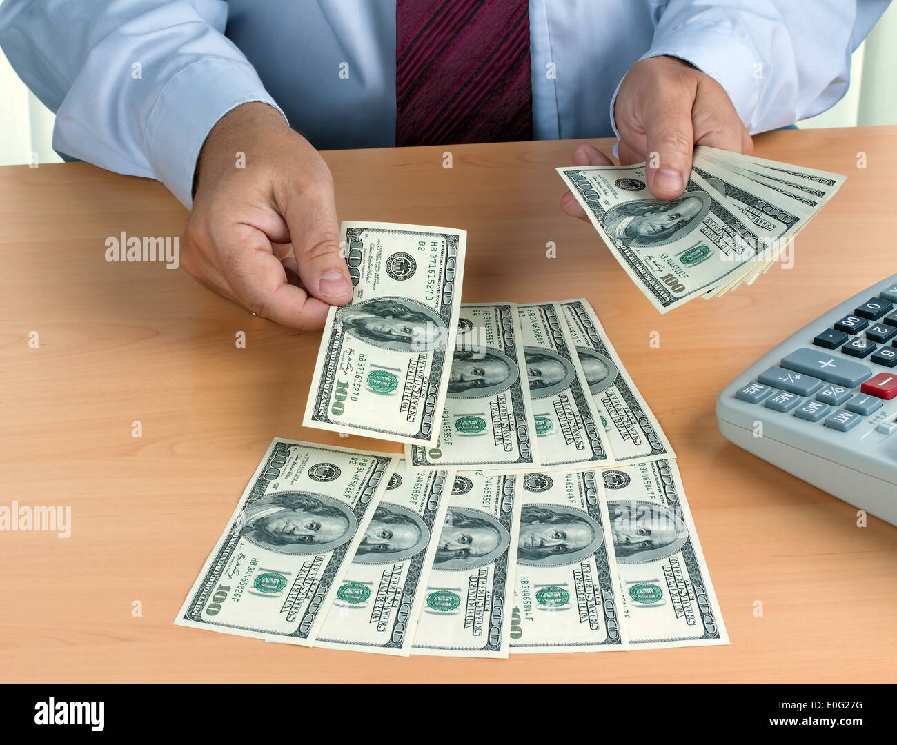 A lot of dollar of bank notes are counted, Viele Dollar Geldscheine ...