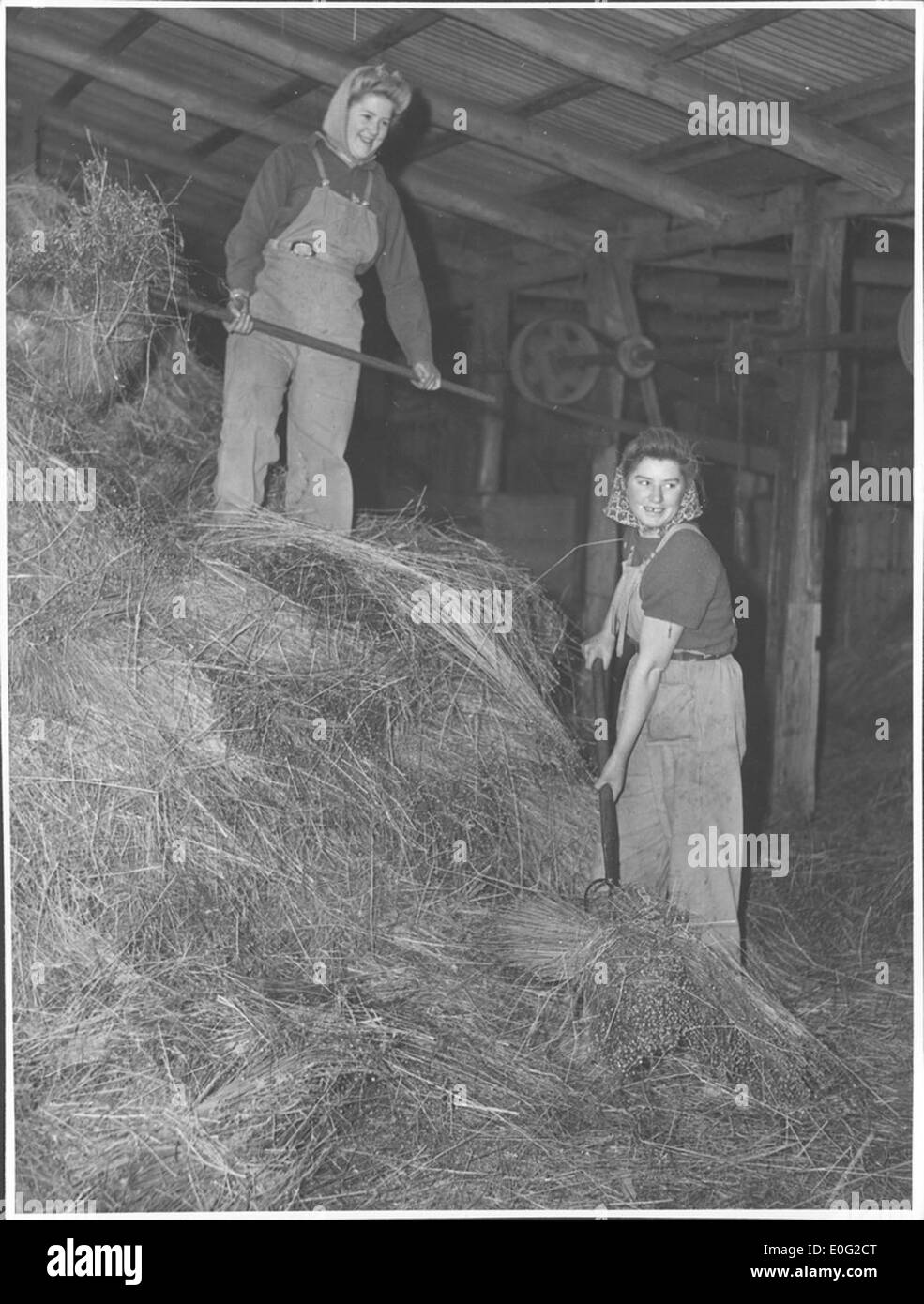 Land army pitchfork hi-res stock photography and images - Alamy