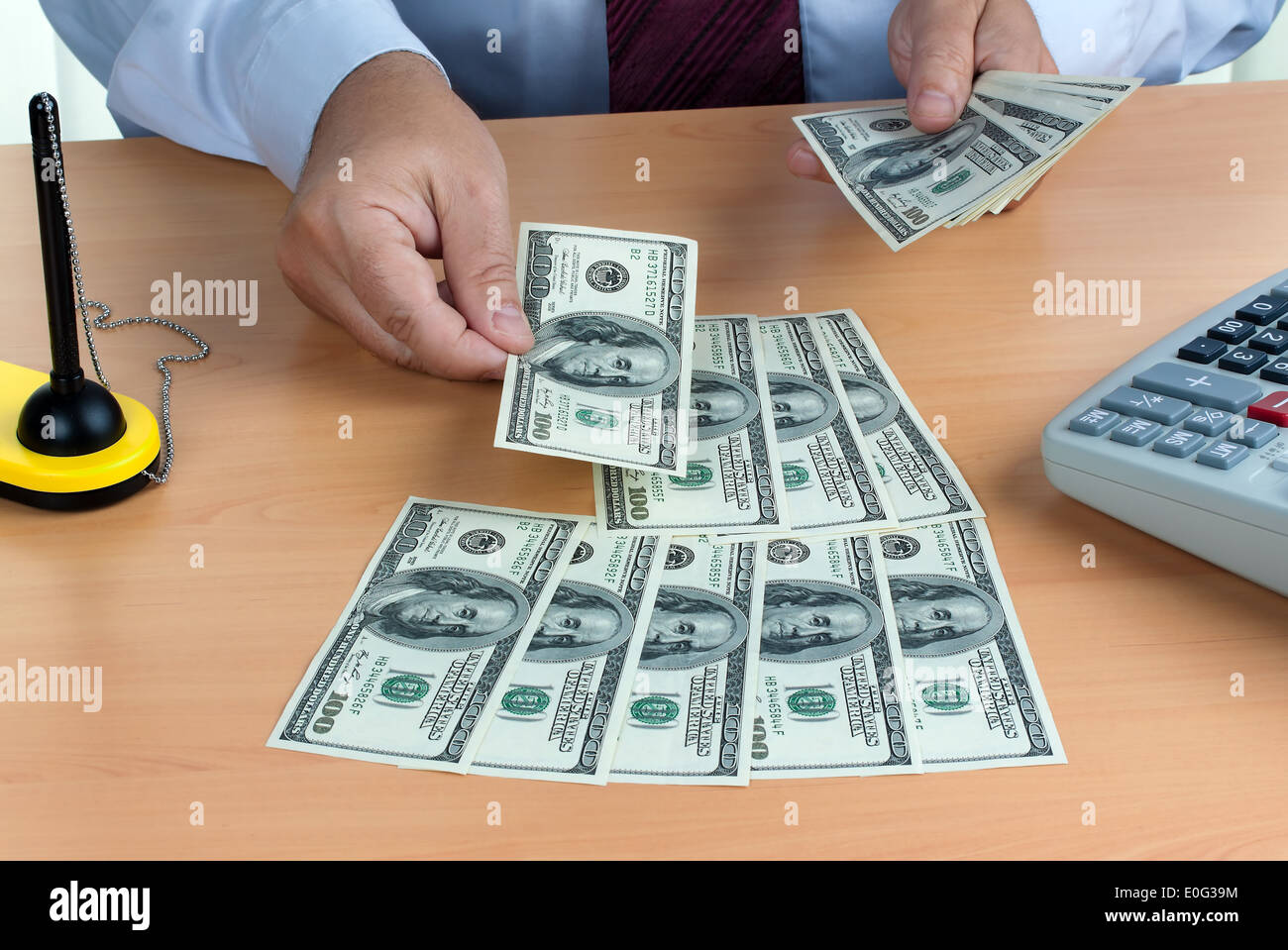 A lot of dollar of bank notes are counted, Viele Dollar Geldscheine ...