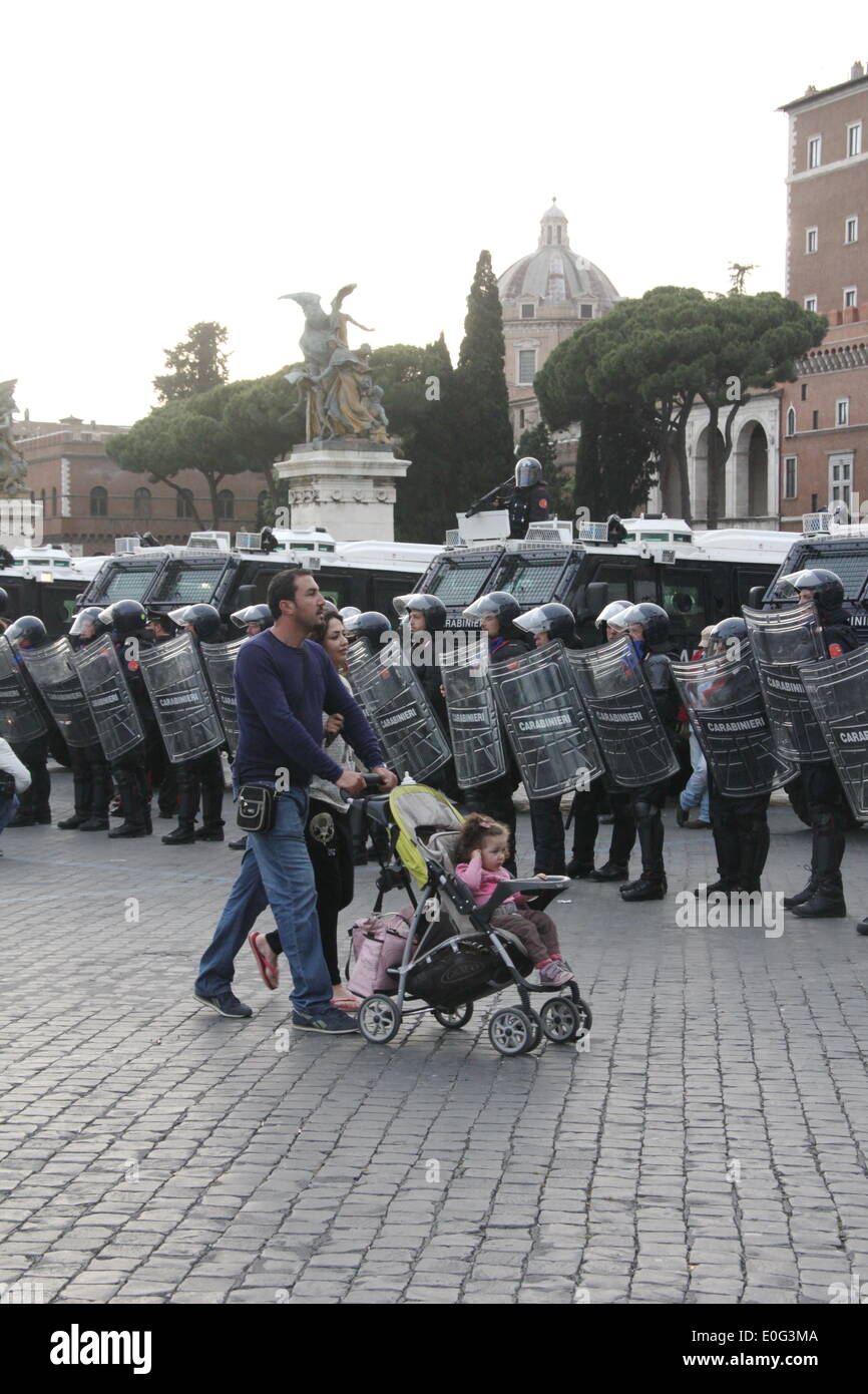 Rome family protest hi-res stock photography and images - Alamy