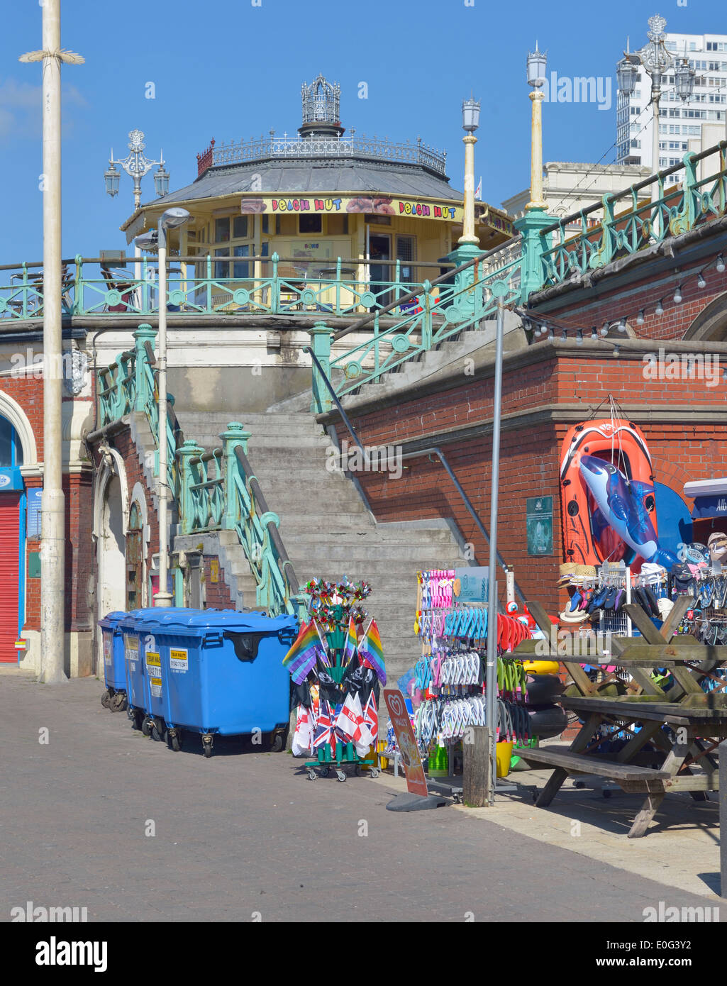 Brighton seafront and promenade hi-res stock photography and images - Alamy