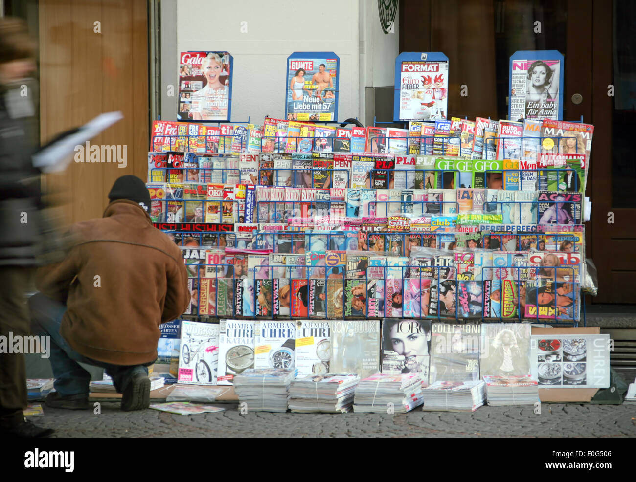 Newsstand booth newspaper kiosk hi-res stock photography and images - Alamy