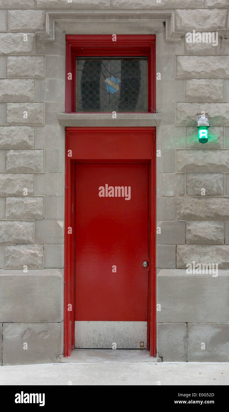 Firehouse door hi-res stock photography and images - Alamy