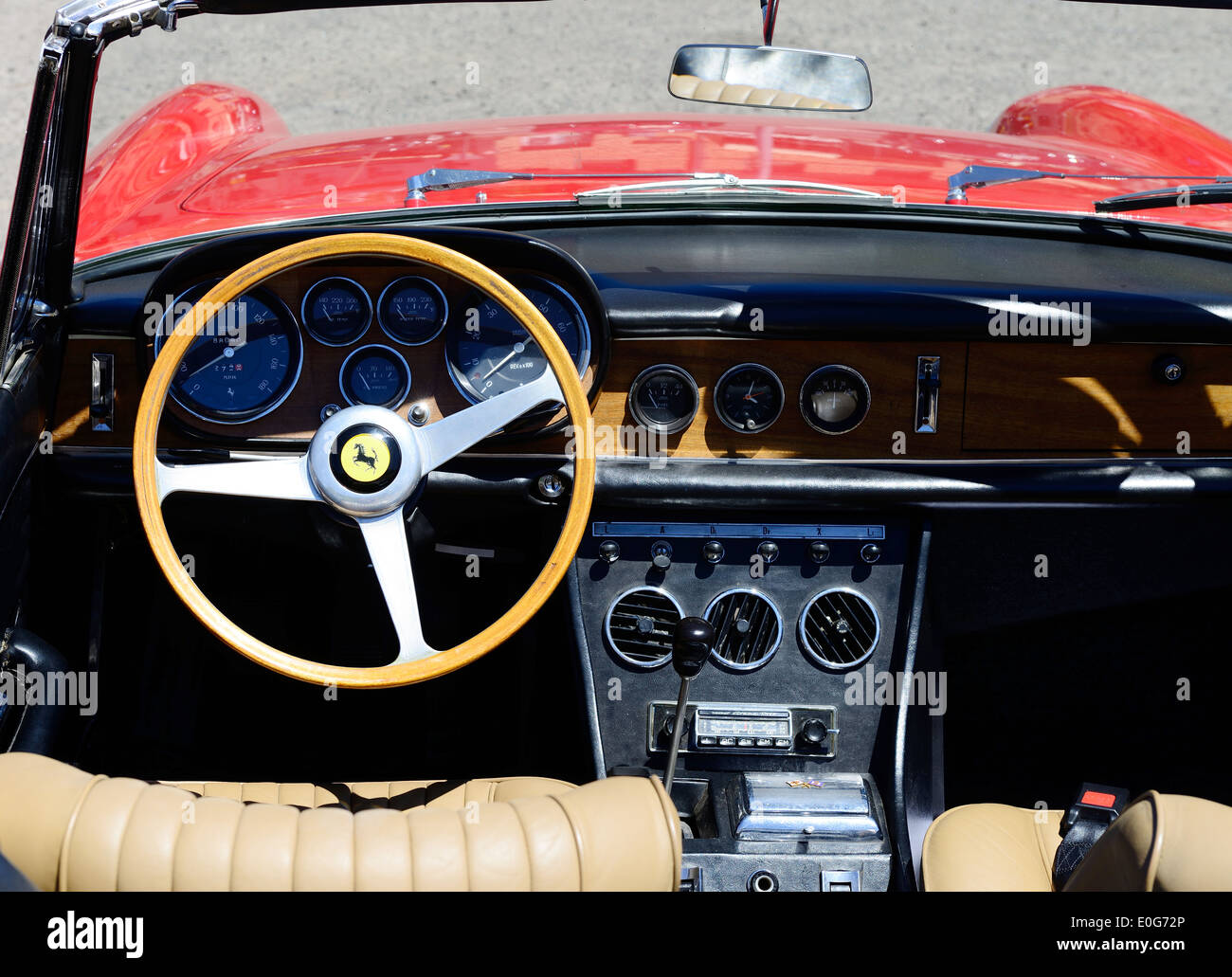 Cockpit of classic Ferrari Modena Stock Photo - Alamy