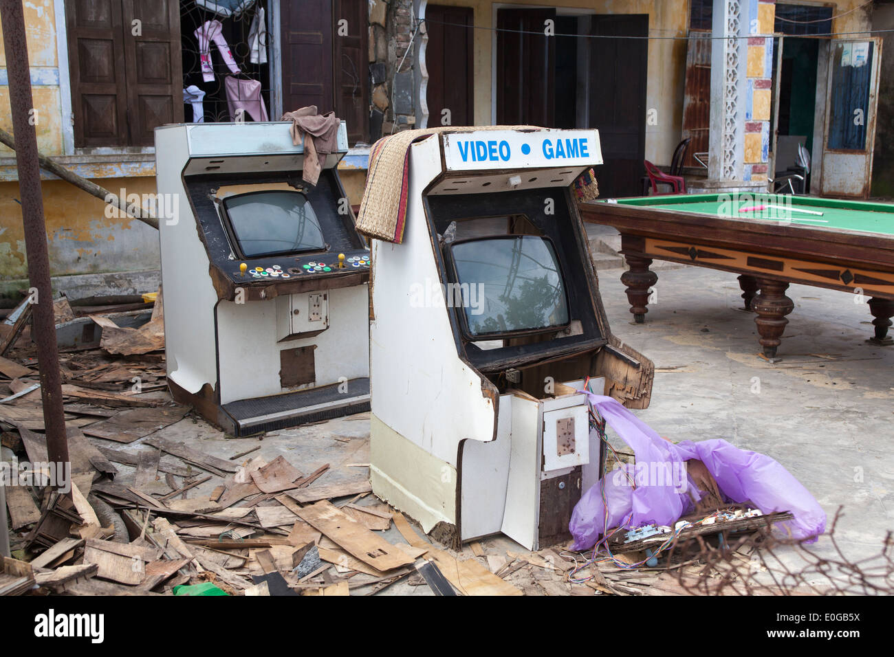 Old video game arcade hi-res stock photography and images - Alamy
