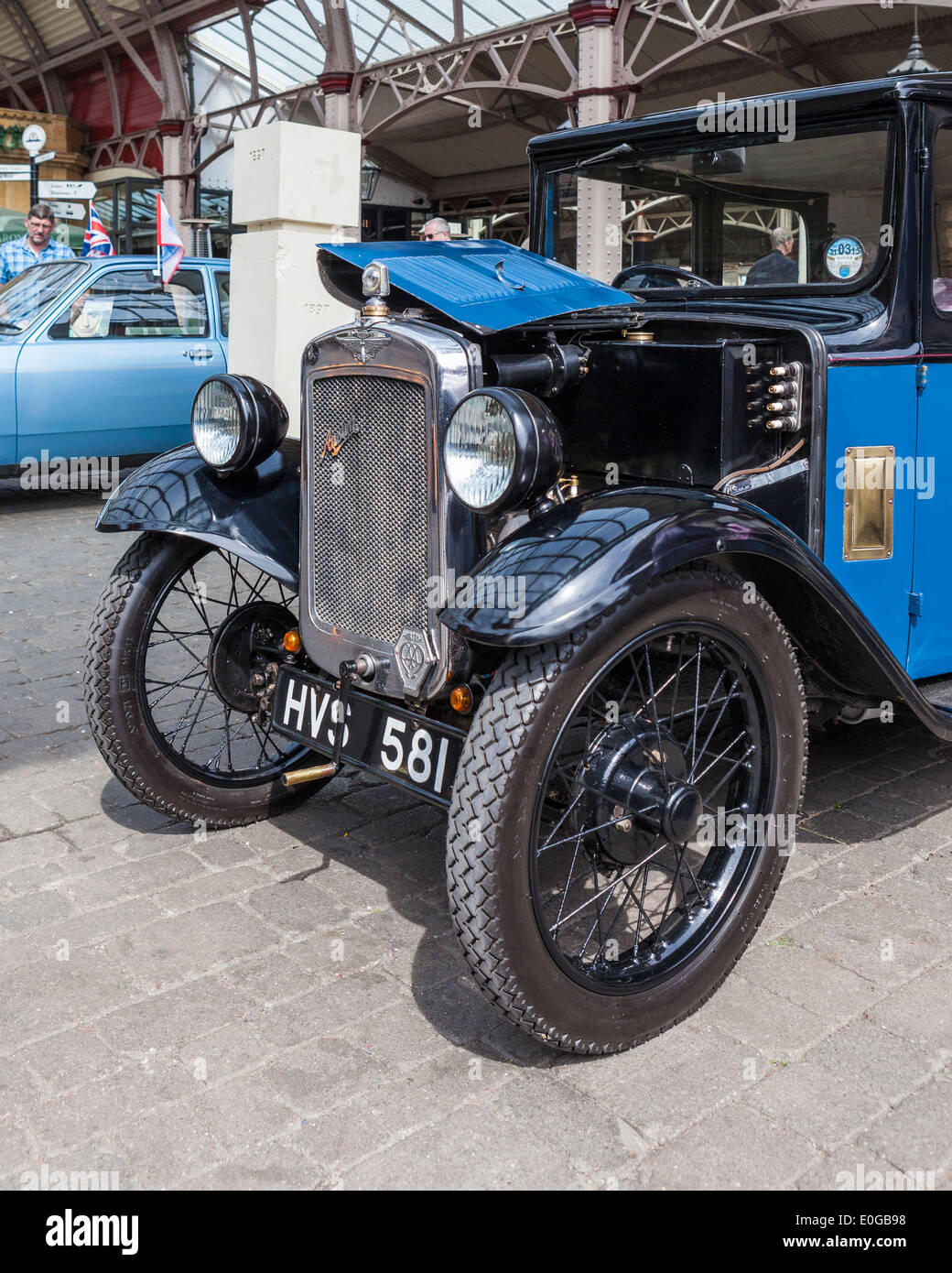 Classic car Austin, wheels, tires, headlights, grille and open bonnet ...