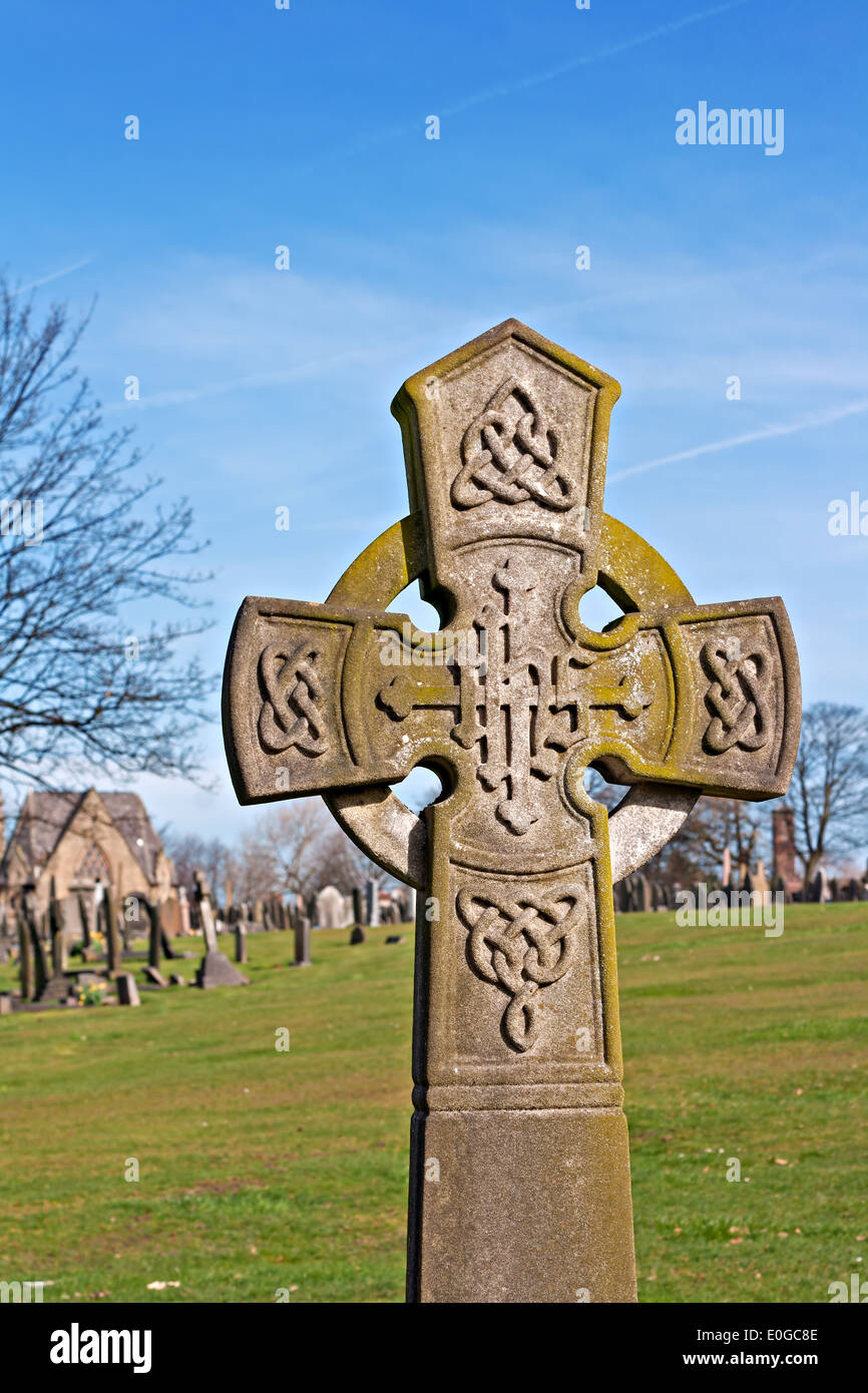 A cross in an ancient graveyard with tombstones in the background Stock ...