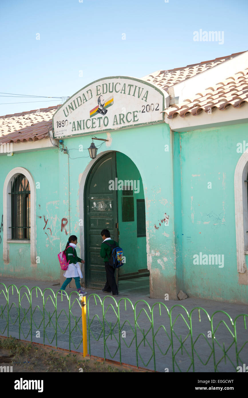Bolivian School children arriving at school in the morning Stock Photo ...