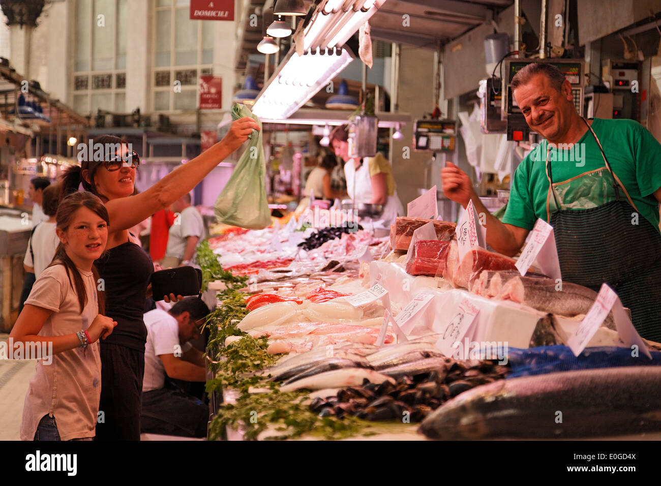 Spain fish market women hi-res stock photography and images - Alamy