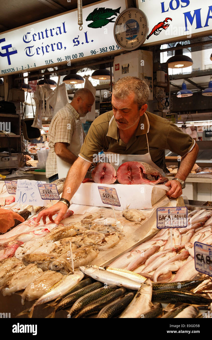 Fishmonger hi-res stock photography and images - Alamy