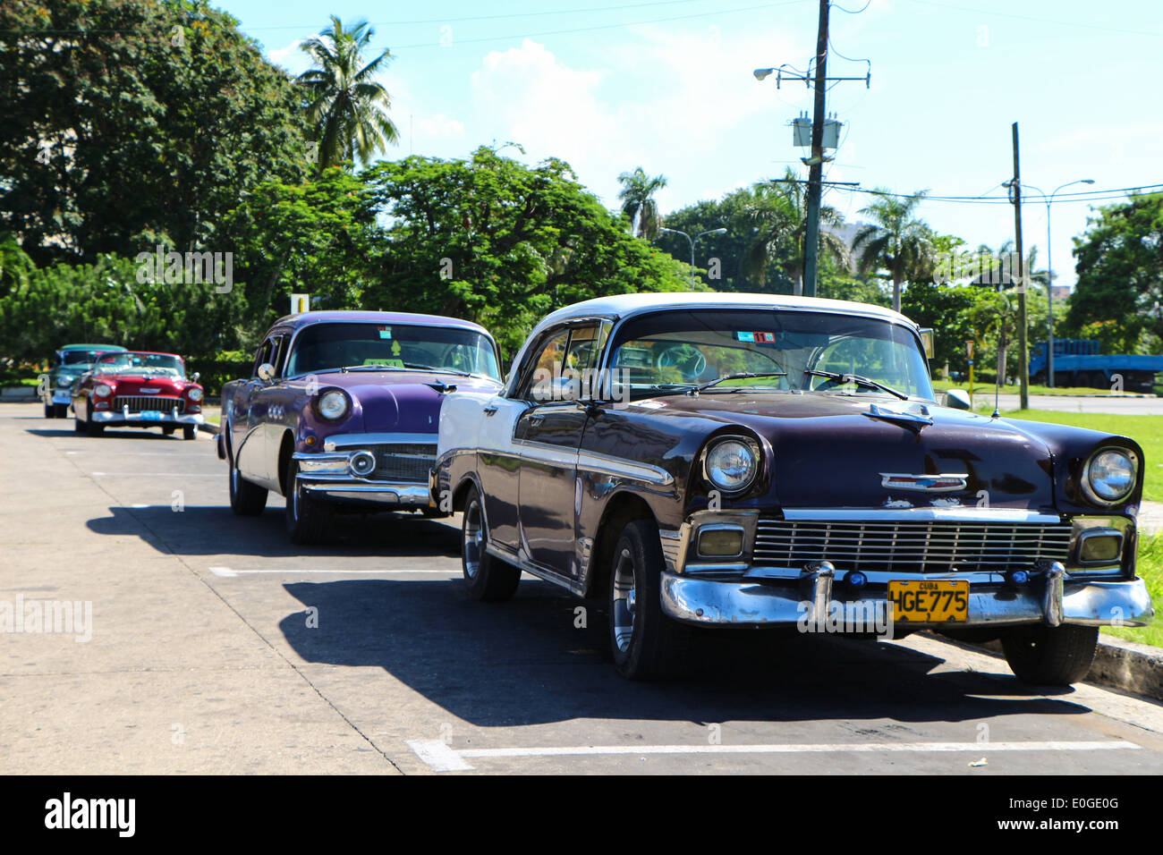 Shiny and old cars parked in La Habana city Stock Photo - Alamy