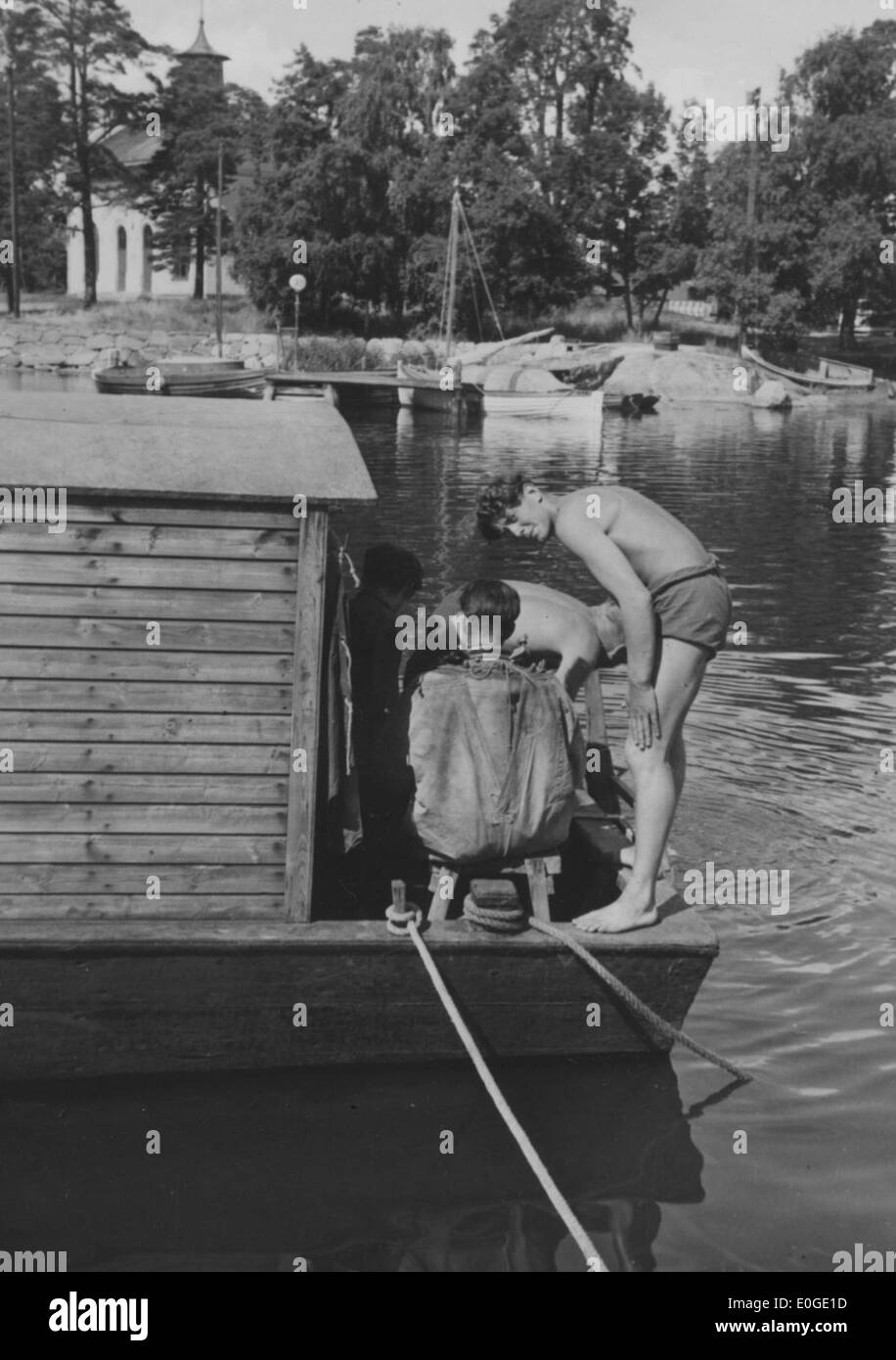 Underwater working Black and White Stock Photos & Images - Alamy