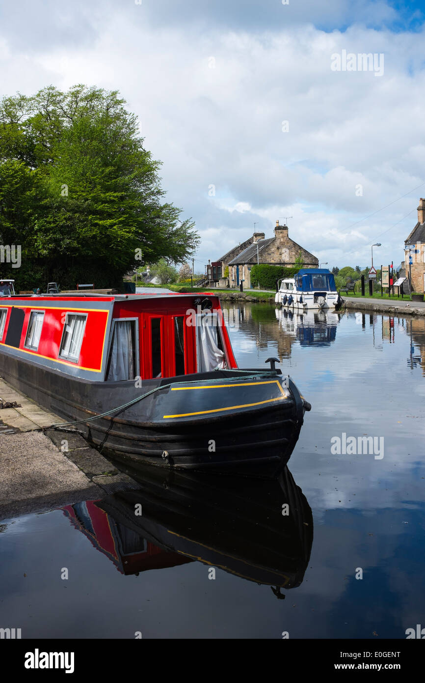 Moored red barge hi-res stock photography and images - Alamy