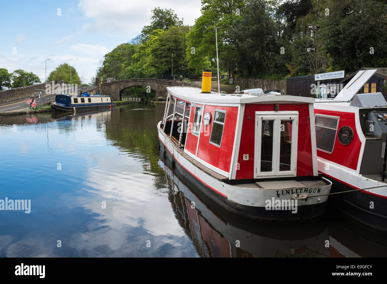 Excursion barges hi-res stock photography and images - Alamy