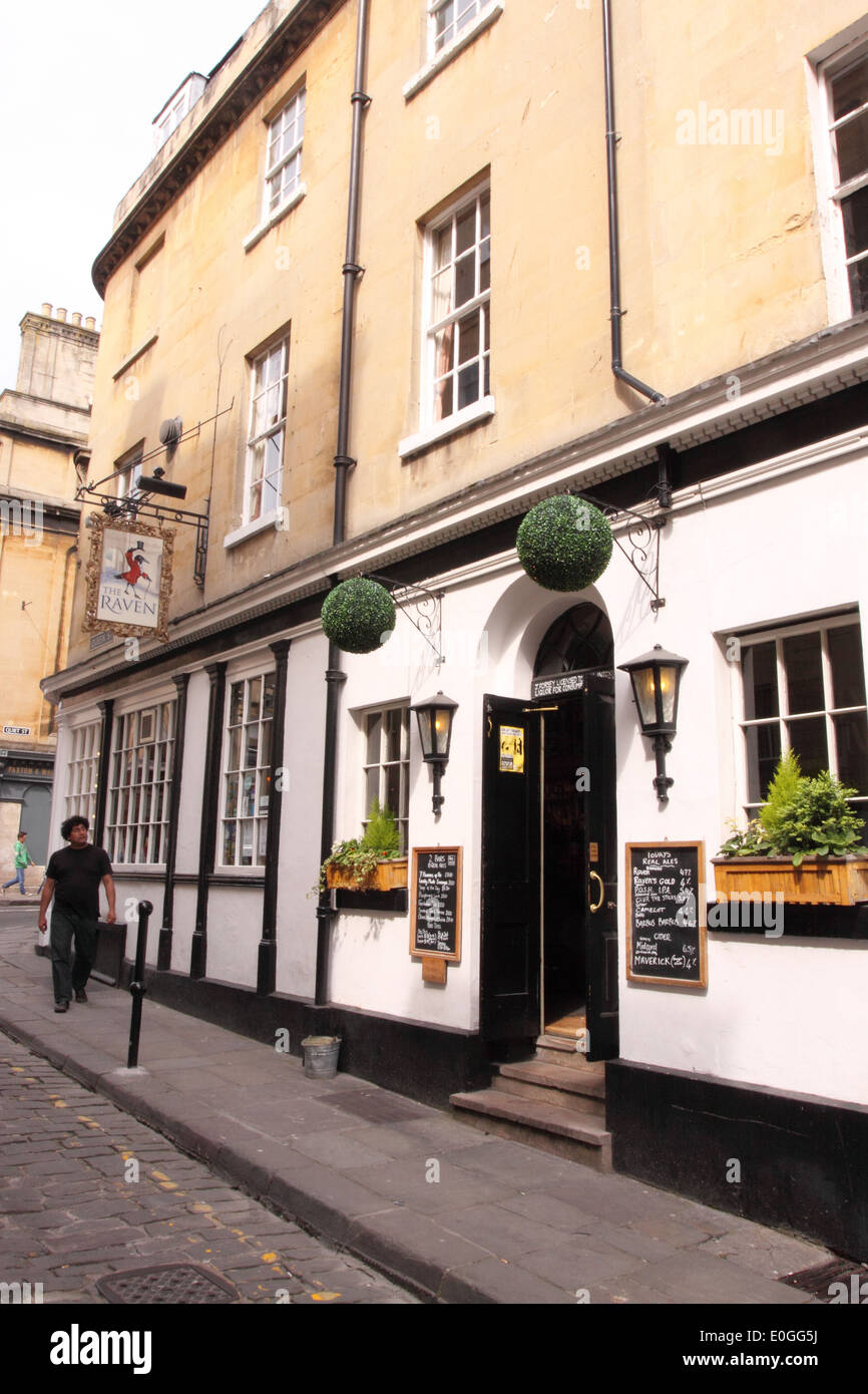 Raven inn pub hi-res stock photography and images - Alamy