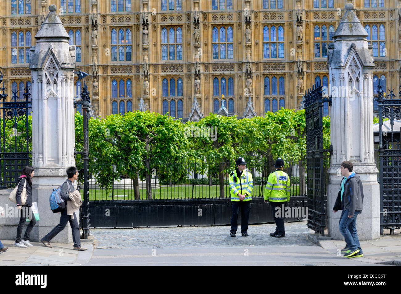 Houses of parliament gates hi-res stock photography and images - Alamy