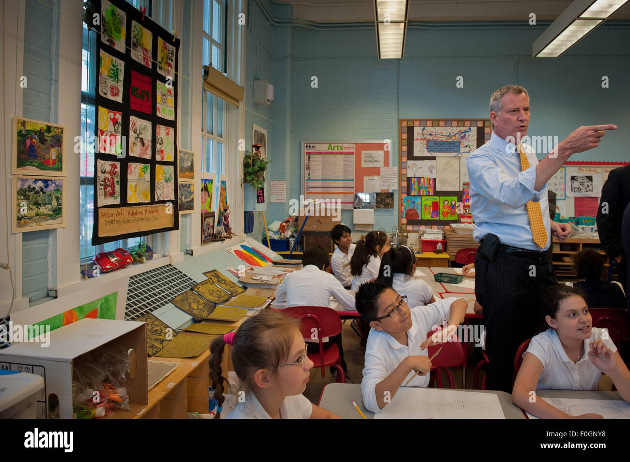 Queens, New York, USA. 12th May, 2014. Mayor BILL DE BLASIO visits with ...