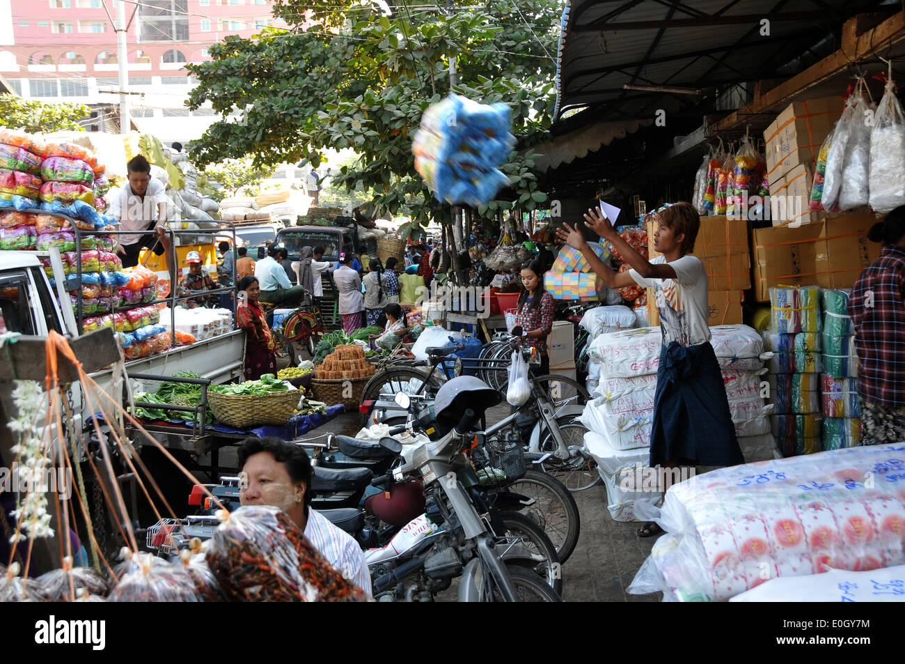 Marketscene in Mandalay, Myanmar, Burma, Asia Stock Photo - Alamy