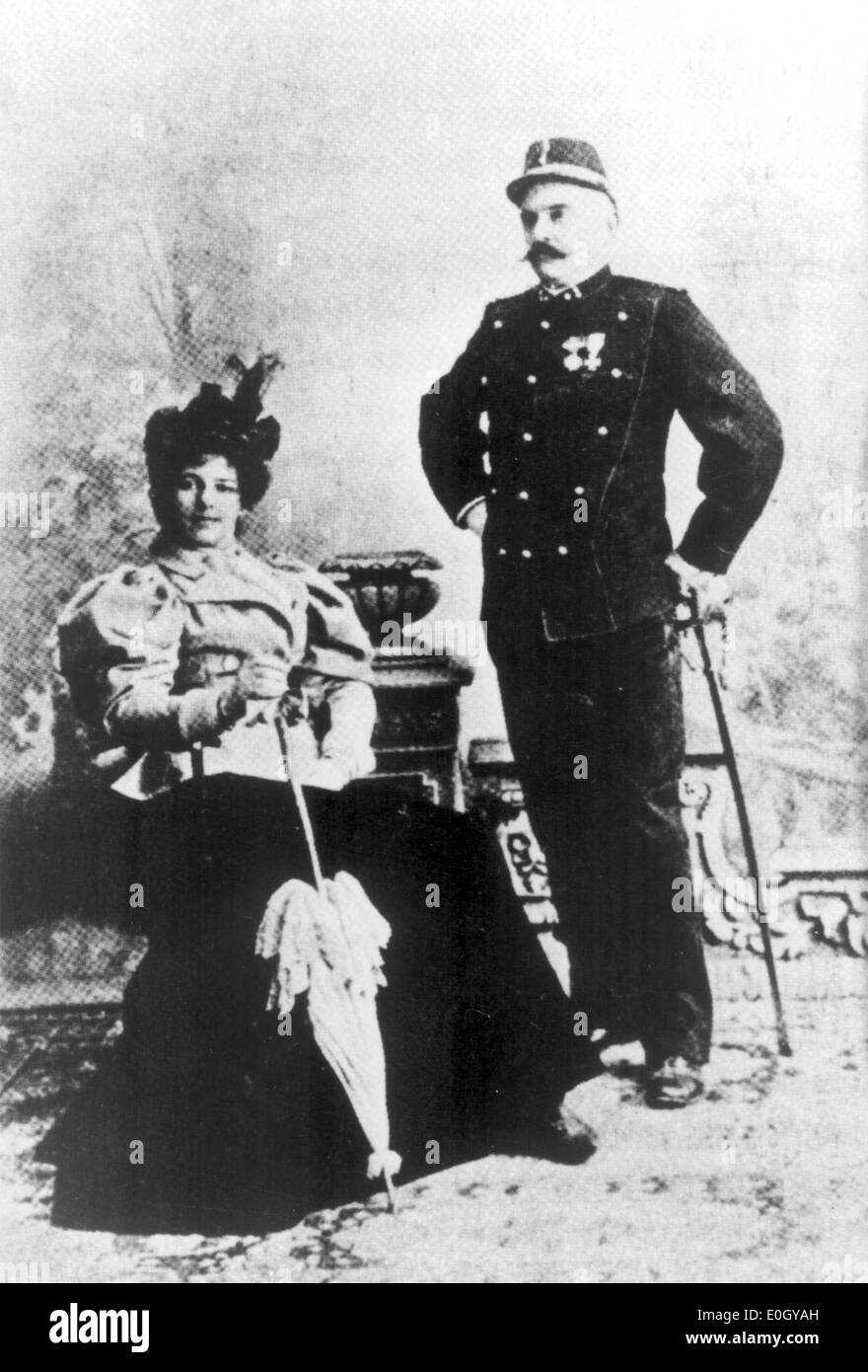 Portrait of Dutch exotic dancer and courtesan Mata Hari with husband ...