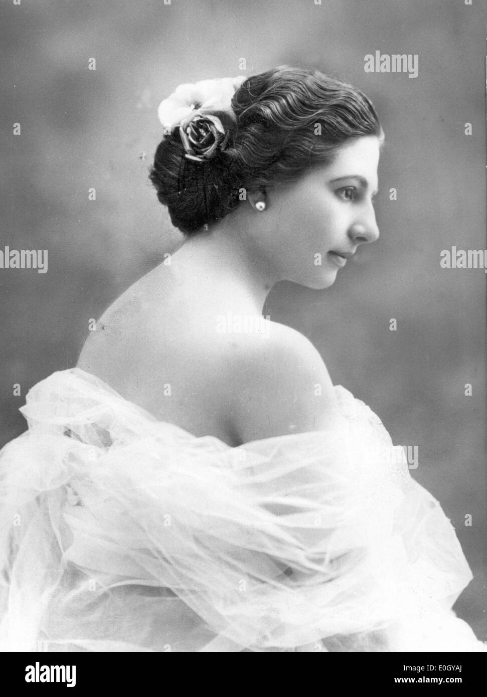 Portrait of Dutch exotic dancer and courtesan Mata Hari Stock Photo - Alamy