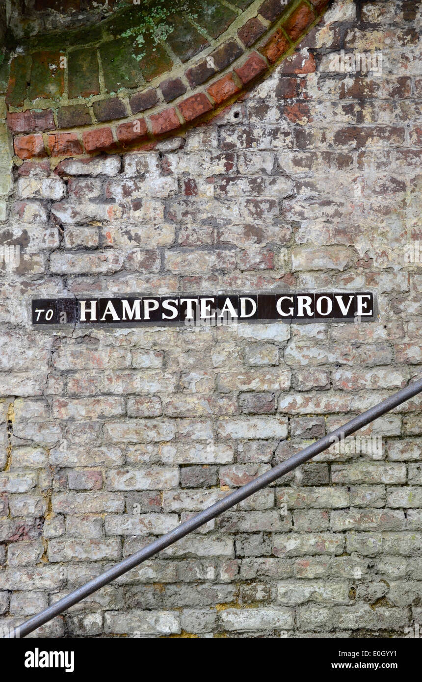 Old hampstead sign hi-res stock photography and images - Alamy