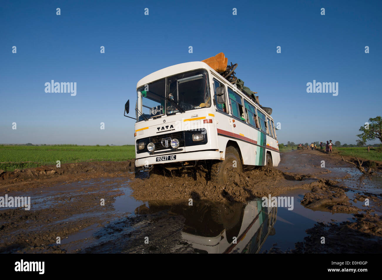 Driving in mud hi-res stock photography and images - Alamy