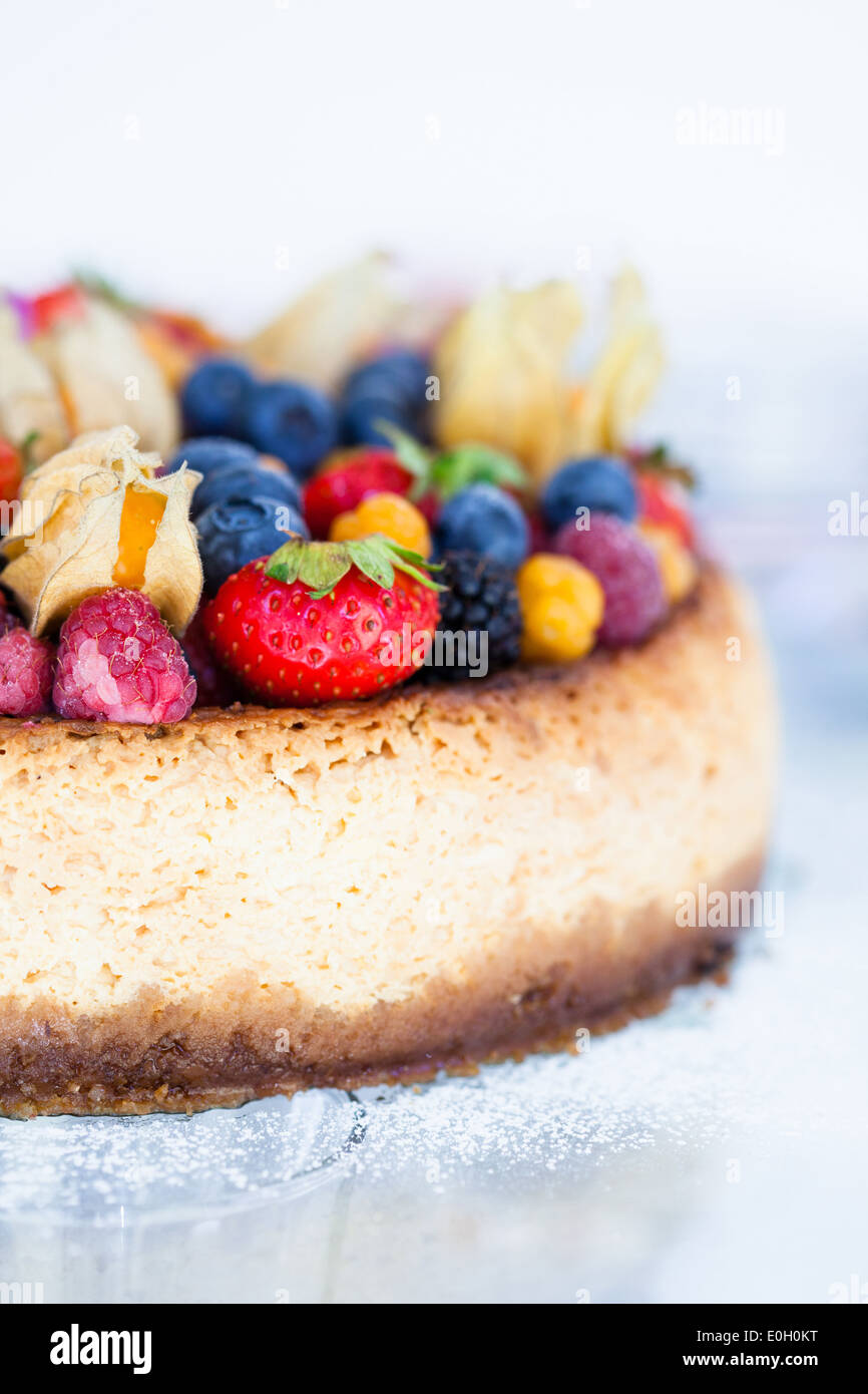 Sponge cake with fruit hi-res stock photography and images - Alamy