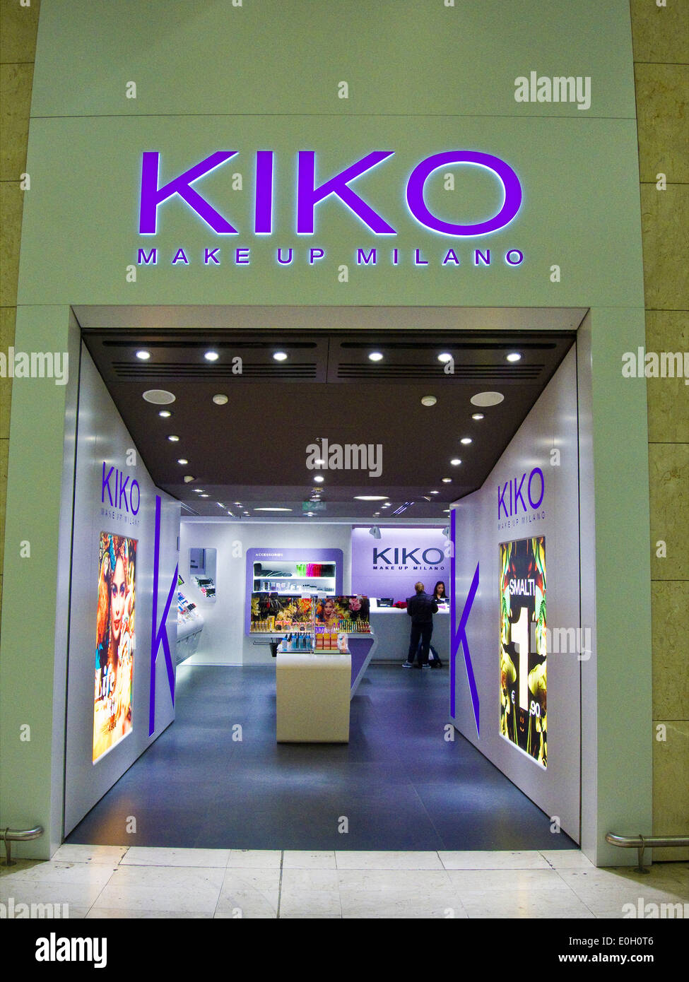 Italy, Milan, Stazione Centrale, Central railway station, Kiko shop Stock Photo - Alamy