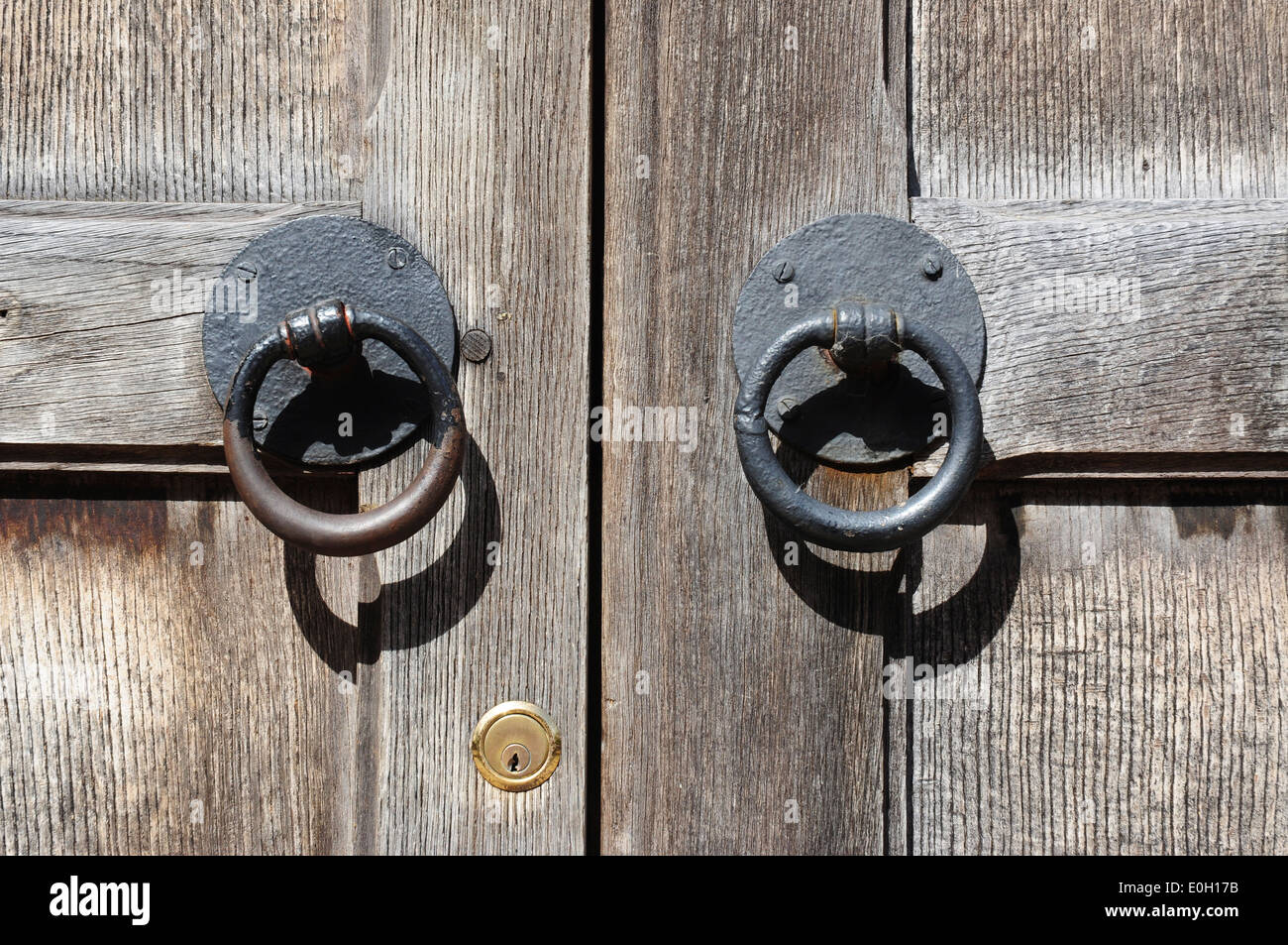 Pair of ring handles on old wood door, Cathedral Close, Exeter, Devon ...
