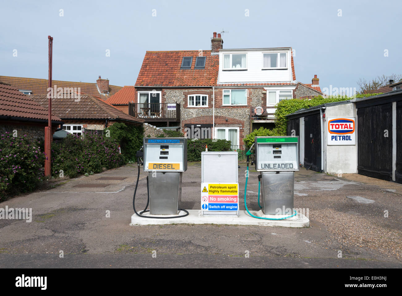 Pumps at petrol gas stations uk hi-res stock photography and images - Alamy