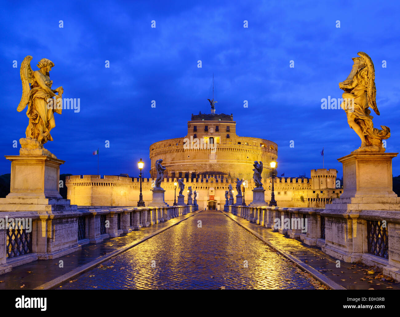 Ponte Sant'Angelo, Aelian bridge leading towards Castel Sant´Angelo at night, illuminated ...