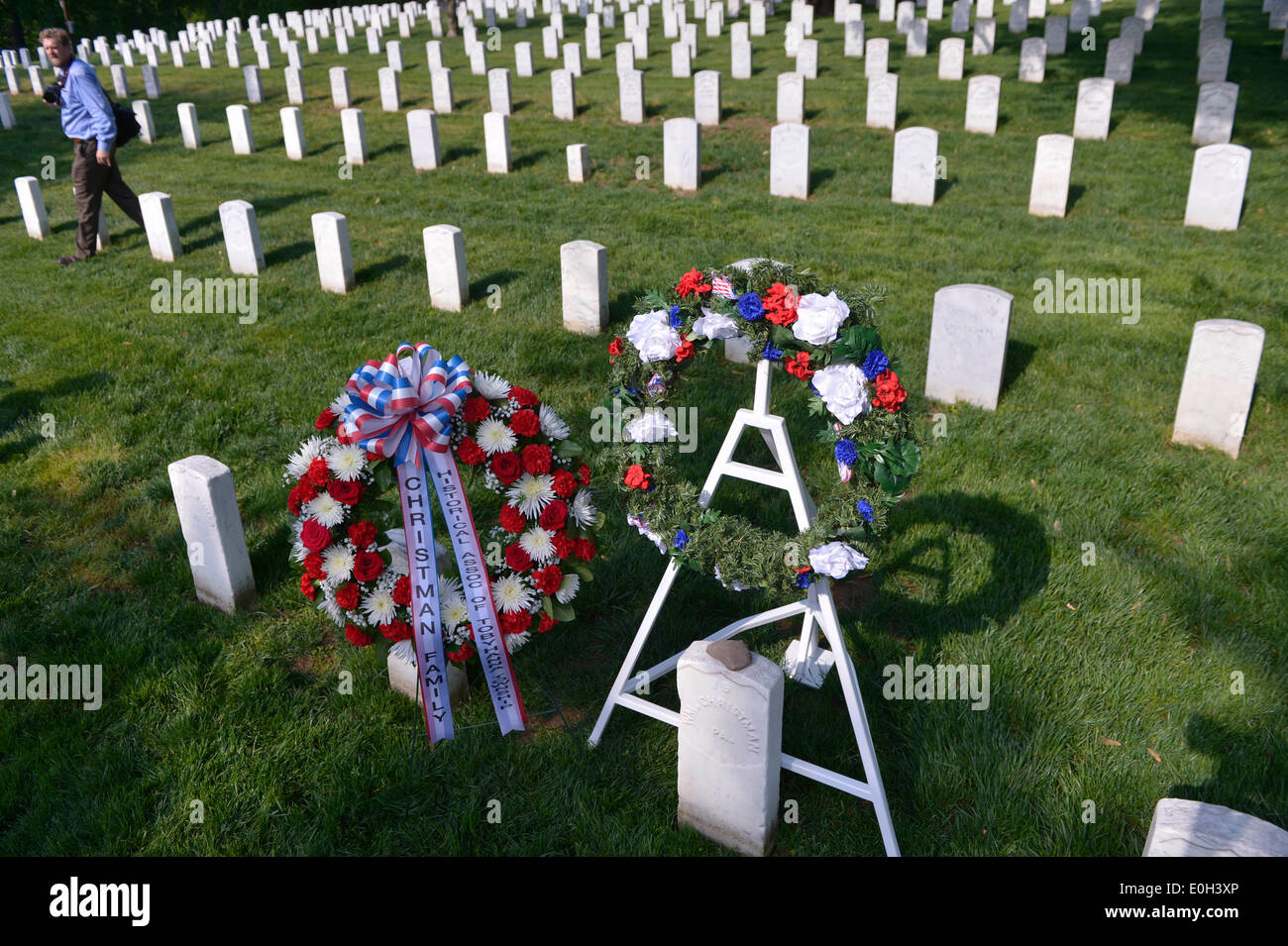 Washington, DC, USA. 13th May, 2014. Wreaths are seen at the grave of ...