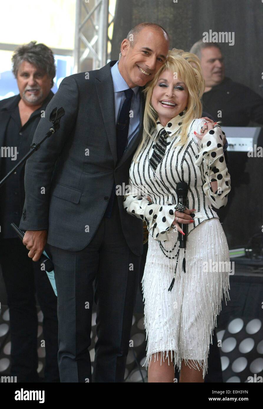 Dolly parton celebrity candids at the nbc today show paparazziec hi-res ...