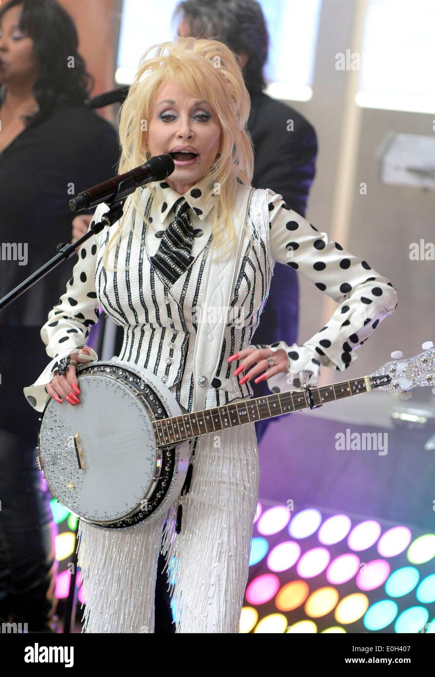 Dolly parton celebrity candids at the nbc today show paparazziec hi-res ...