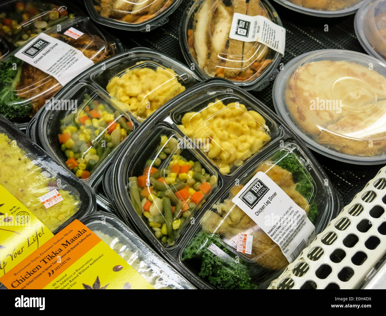 Take -Out Lunch Meal Trays, D'Agostino Grocery Store, NYC, USA Stock ...