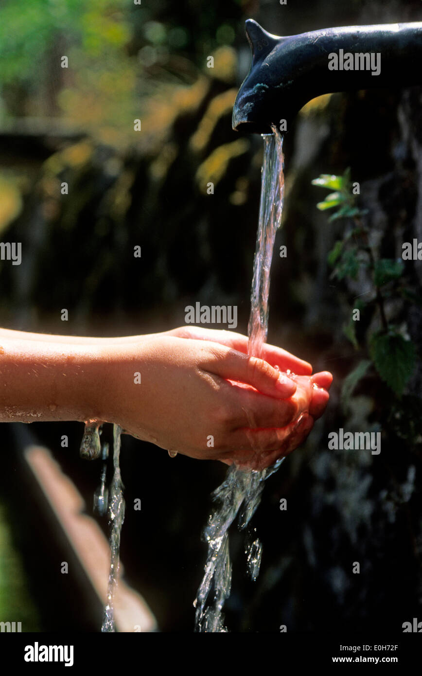 Washing hands outside Stock Photo - Alamy