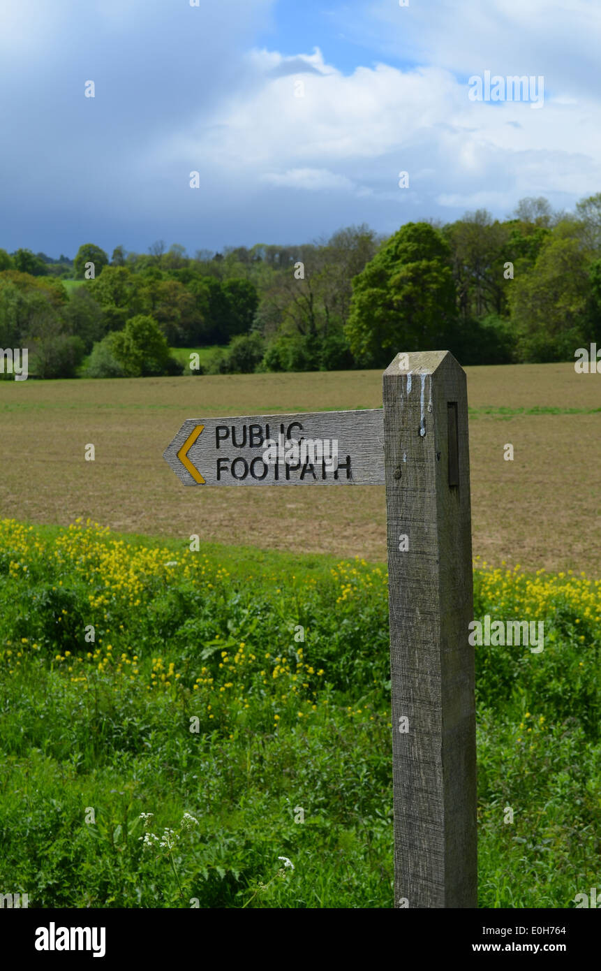 Wooden footpath sign notice hi-res stock photography and images - Alamy