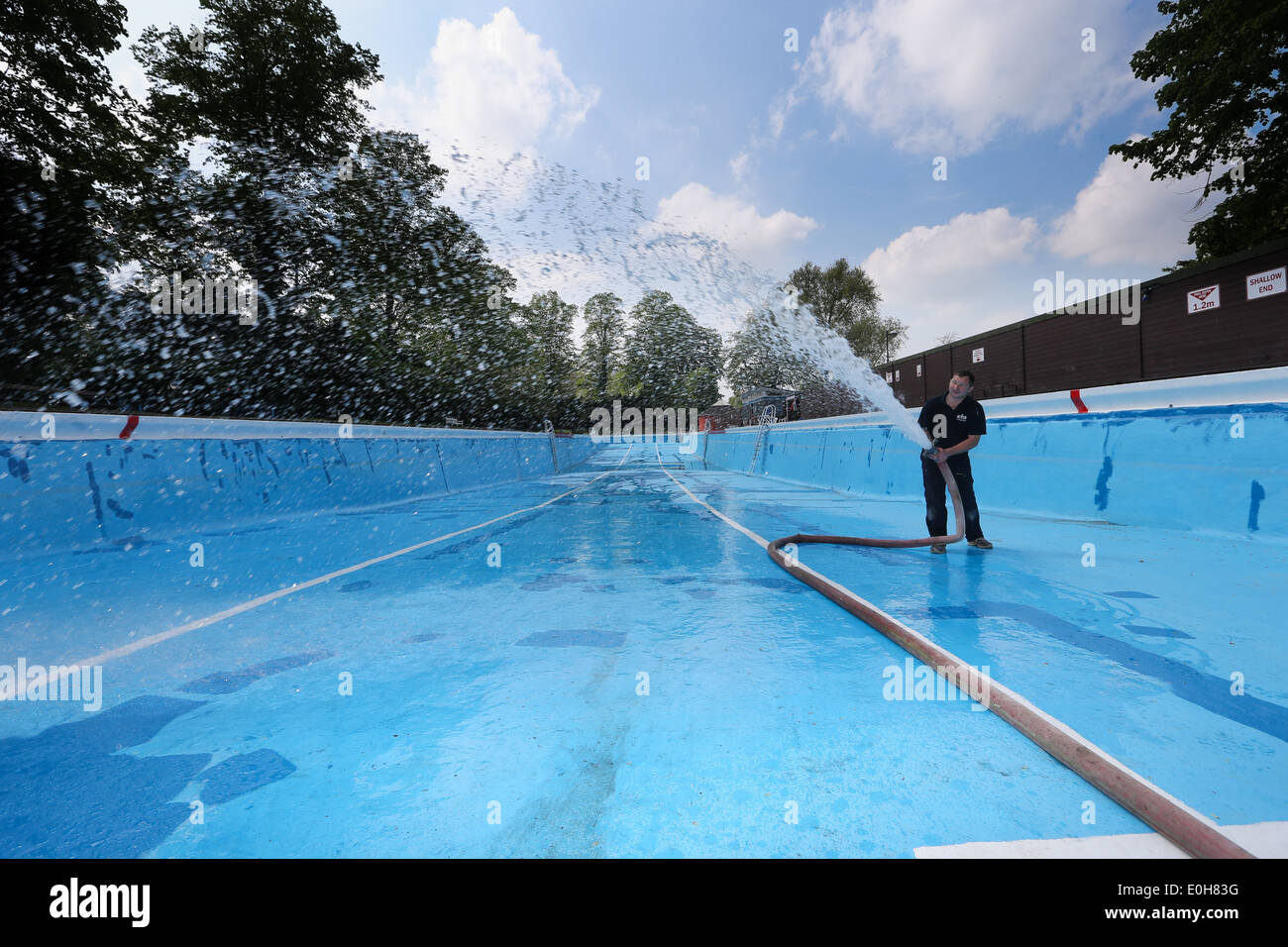 Filling pool hosepipe hi-res stock photography and images - Alamy