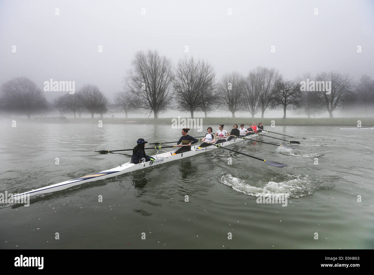 CAMBRIDGE UNIVERSITY STUDENT ROWERS ON THE RIVER CAM IN THE EARLY ...