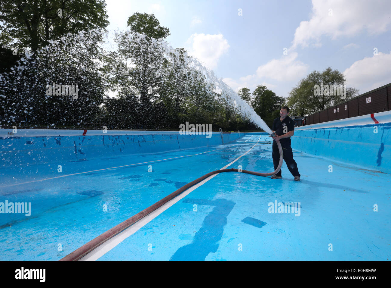 Filling pool hosepipe hi-res stock photography and images - Alamy