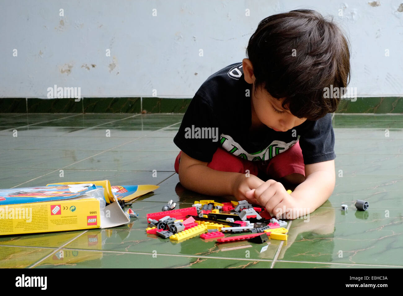 little boy playing with lego Stock Photo - Alamy