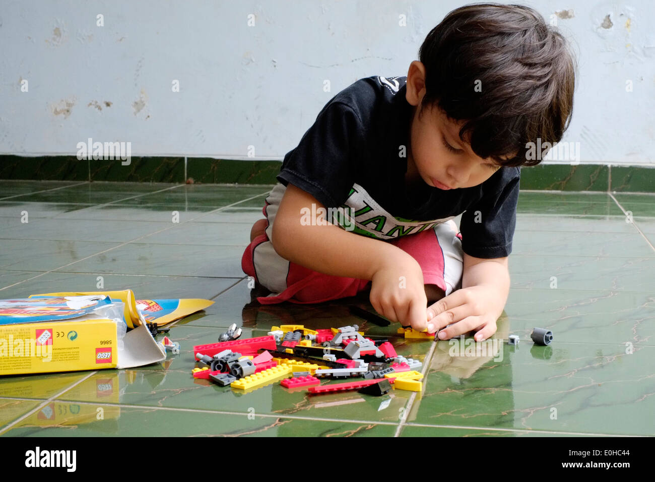 little boy playing with lego Stock Photo - Alamy