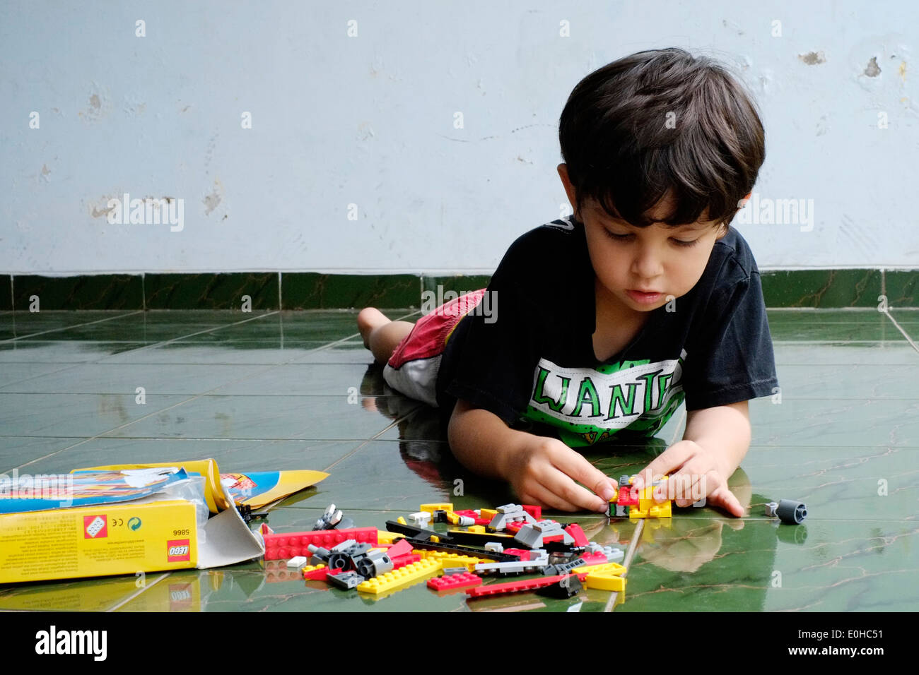 little boy playing with lego Stock Photo - Alamy