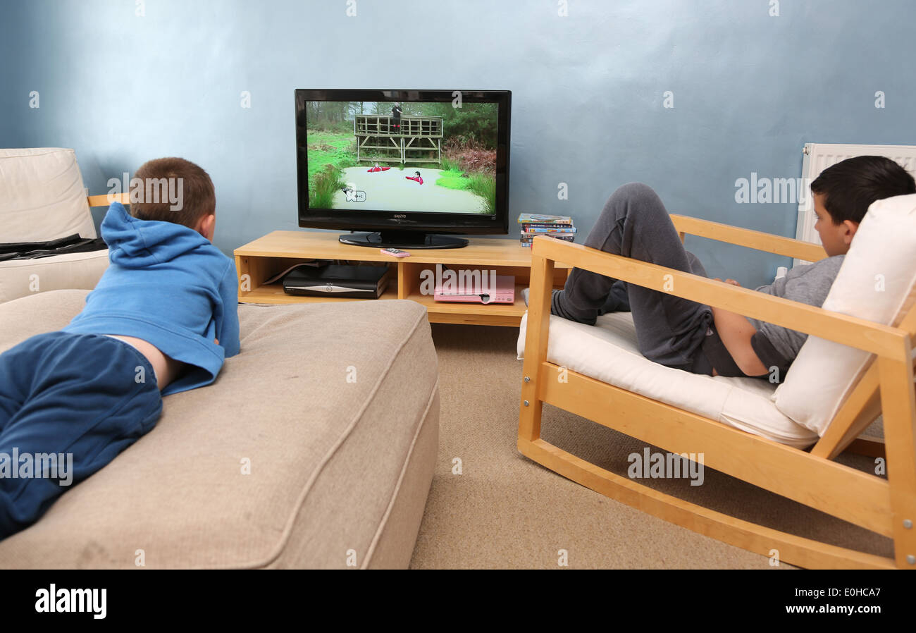 Children watching TV Stock Photo - Alamy