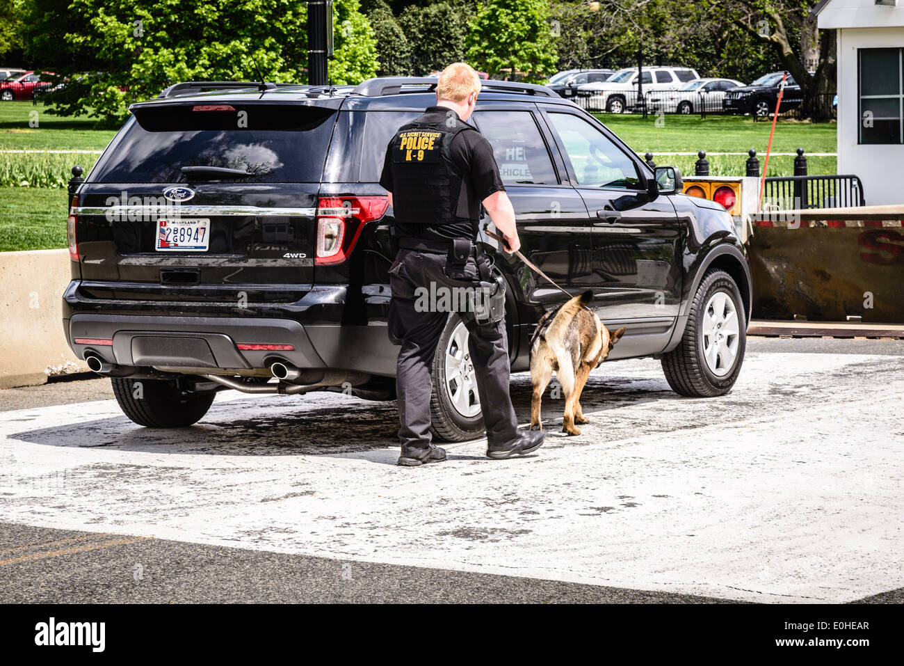 Secret Service K-9 Unit, E Street NW entrance to White House security ...
