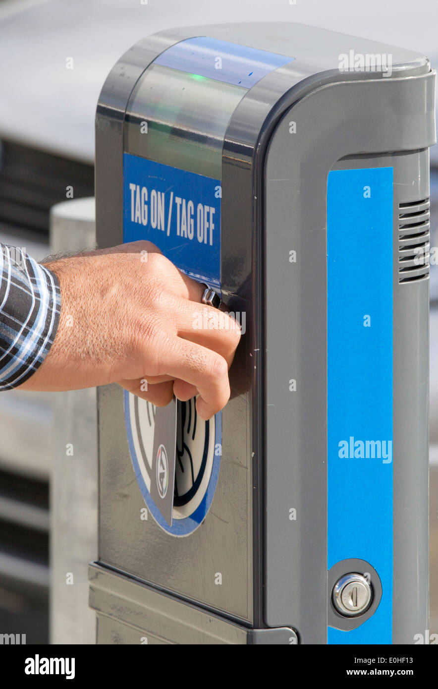 Platform ticket machine hi-res stock photography and images - Alamy