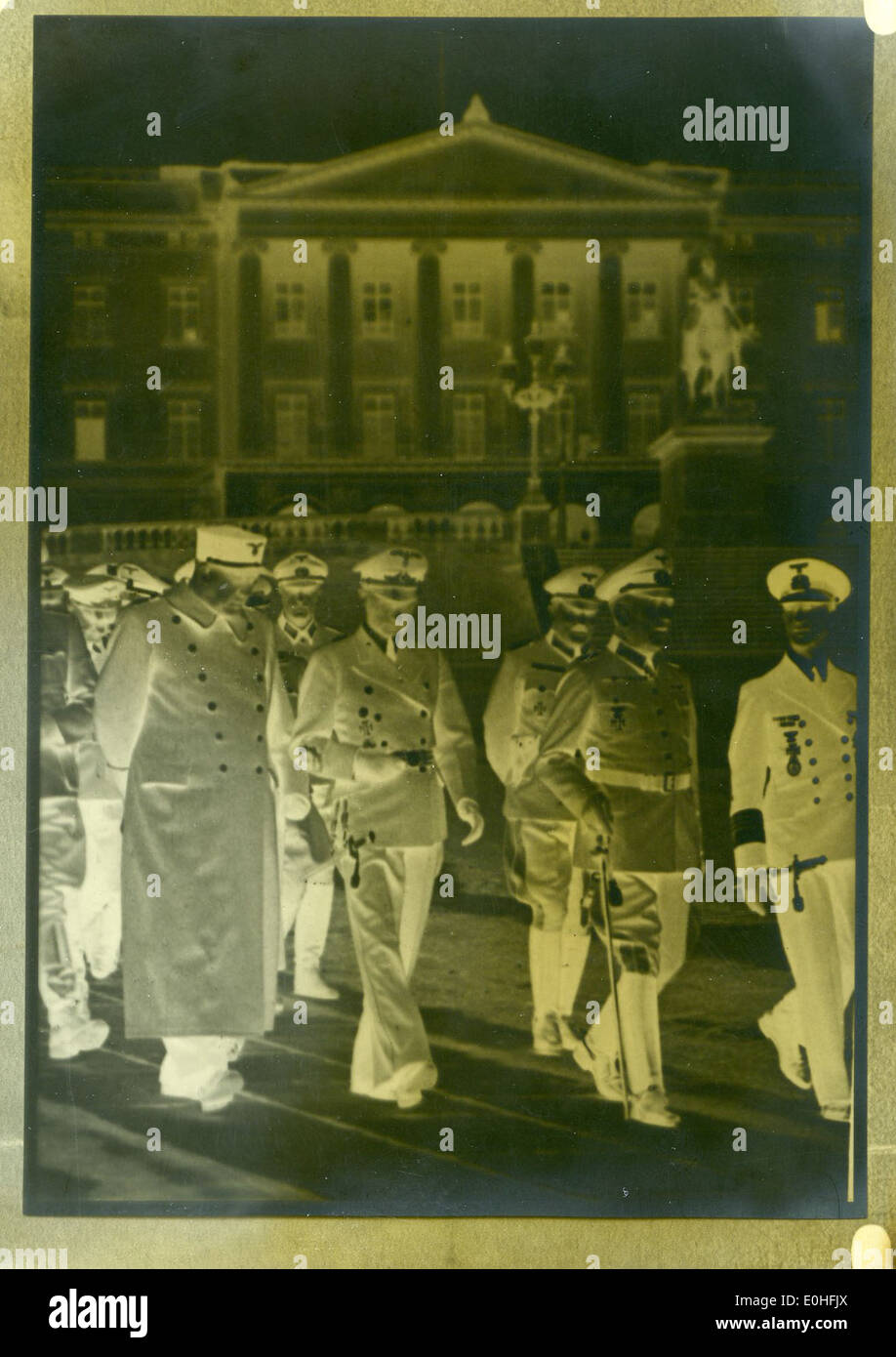 Tanks in division parade hi-res stock photography and images - Alamy