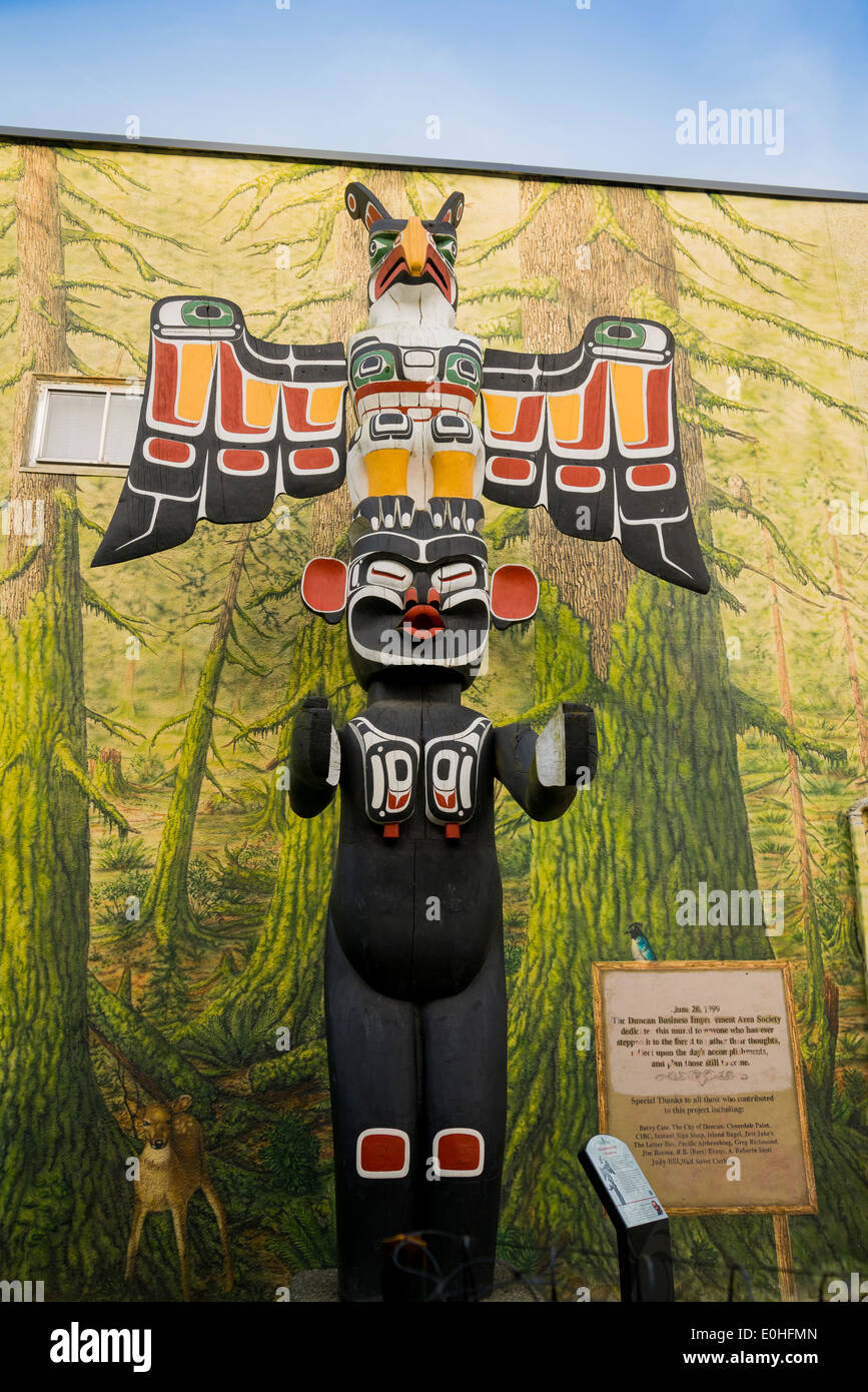 Duncan thunderbird british columbia canada duncan first nations totem ...