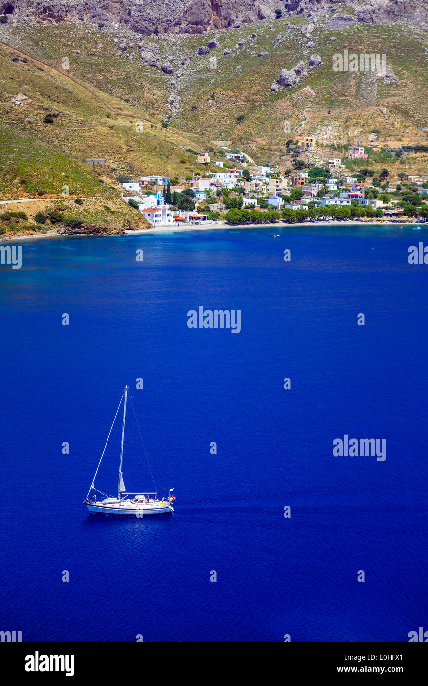 White and blue yacht hi-res stock photography and images - Alamy